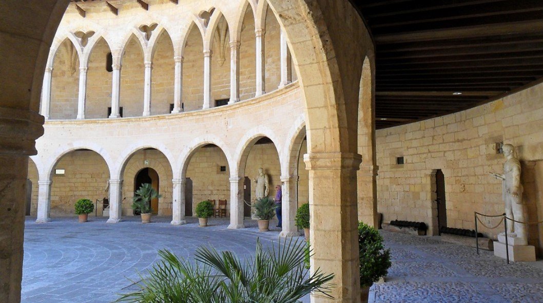 Castillo de Bellver: precios, horarios, qué ver y curiosidades